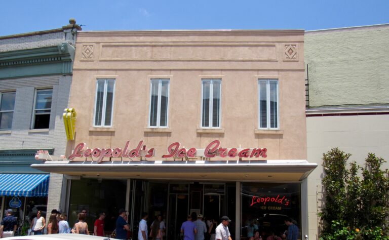 Oh Happy Rayz - Exploring the World in Our own Way